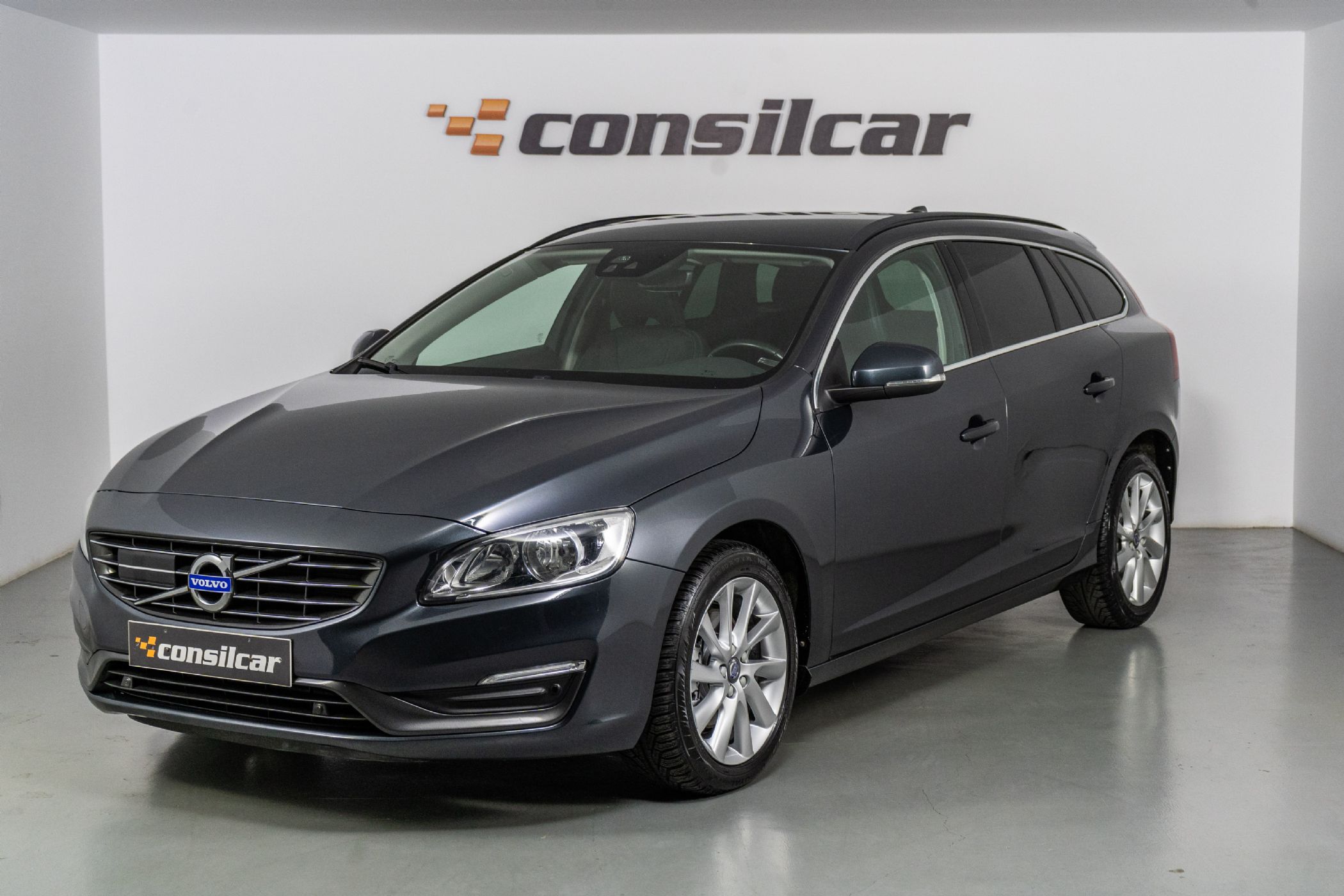 Volvo V60 1.6D D2 Momentum Navigator - Usado para venda em Sintra, Lisboa