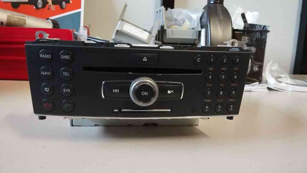 Radio Mercedes-Benz W204 C320d - Irmãos Ferreira em Aveiro