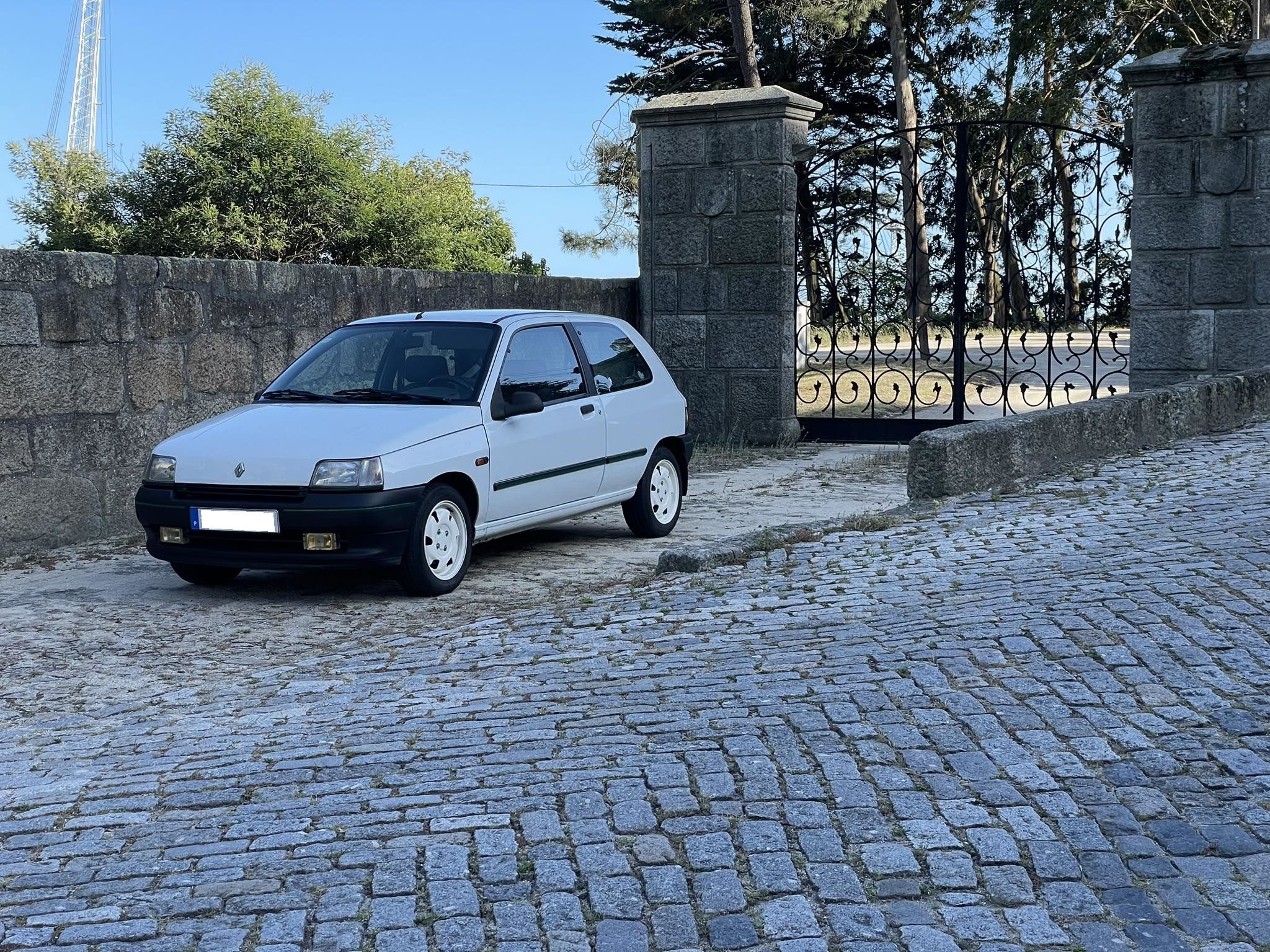 Renault Clio 1.4 S - Usado para venda em Gondomar, Porto