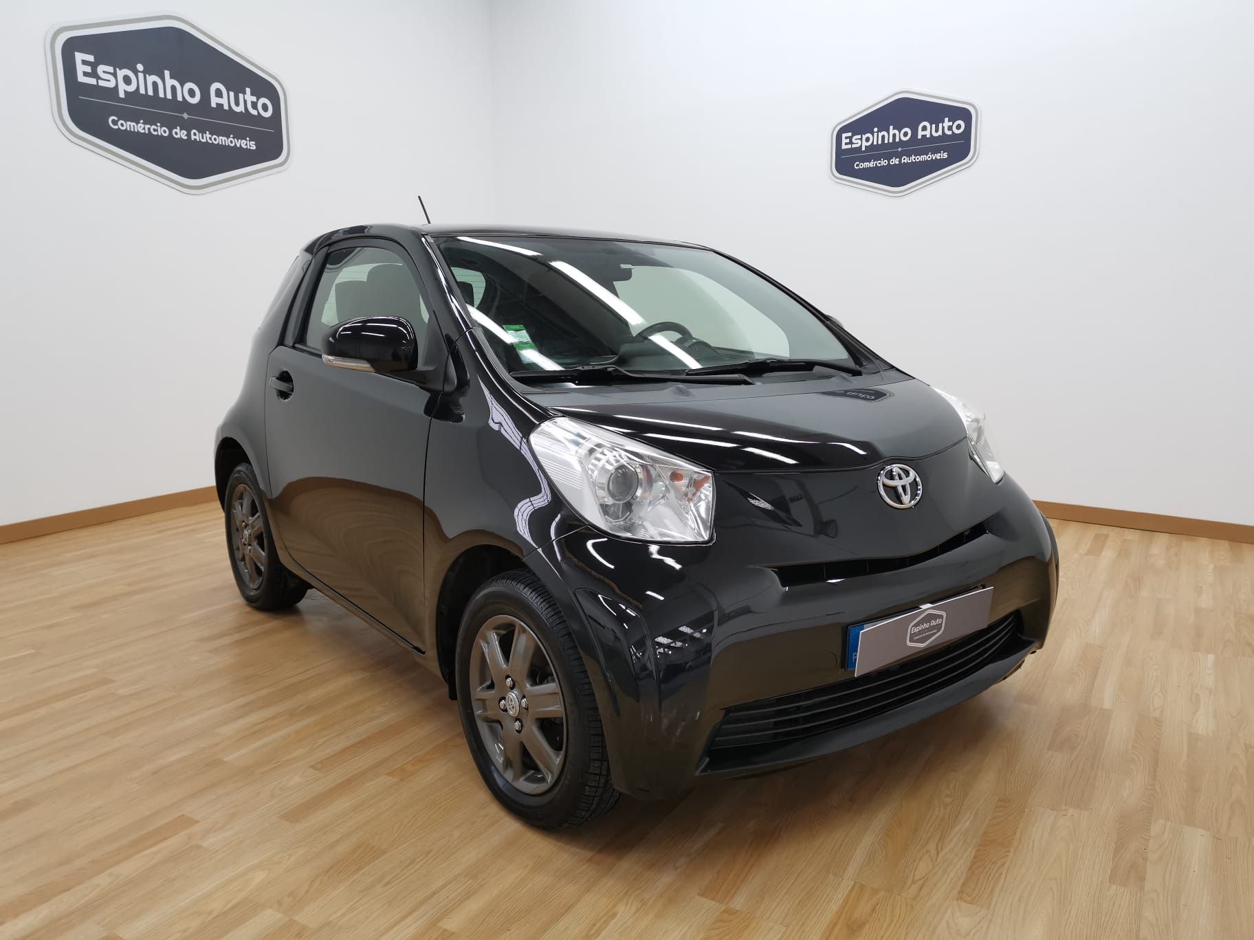 Toyota iQ 1.0 VVTi - Usado para venda em Espinho