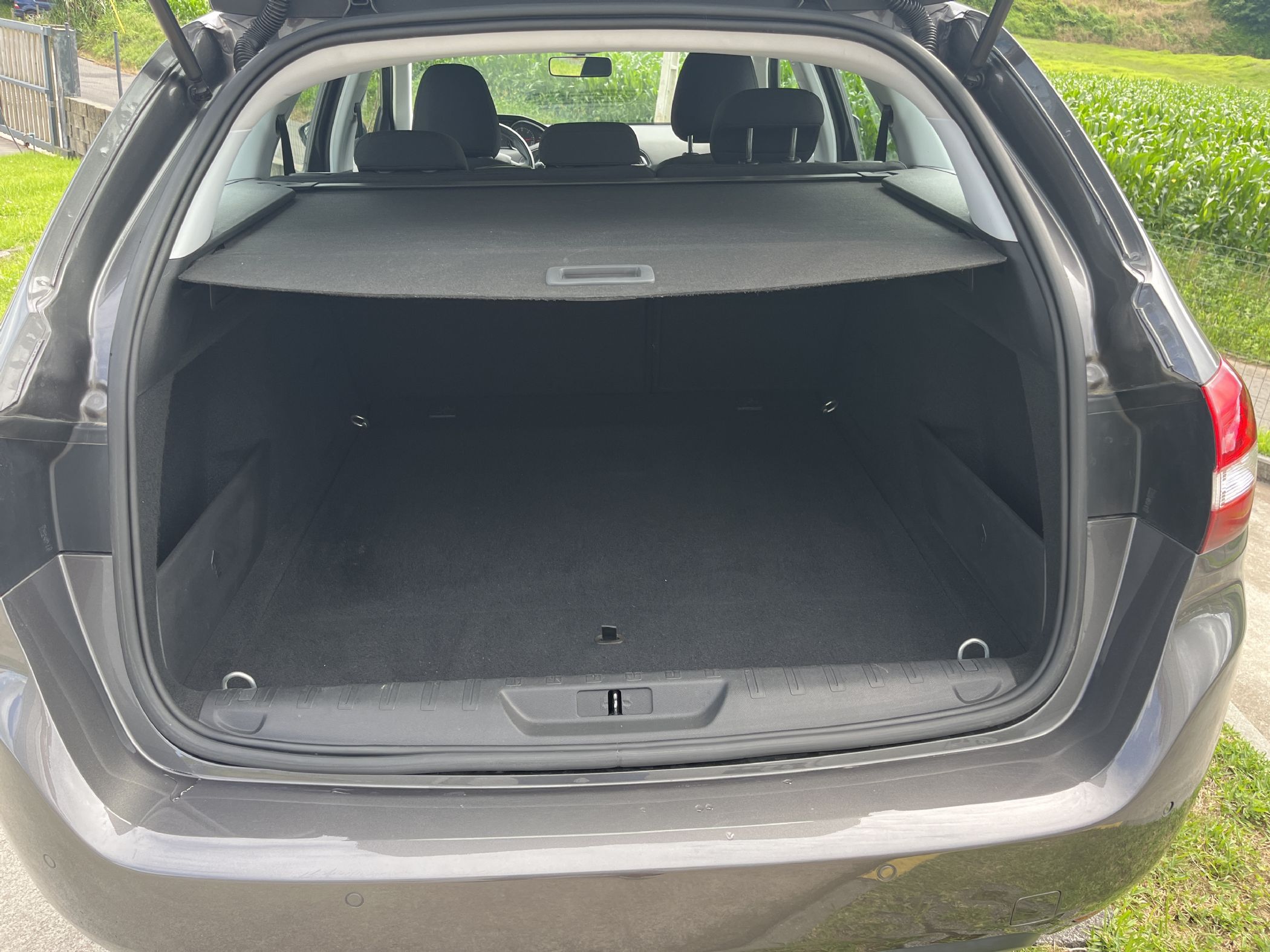 Peugeot 308 SW 1.6 HDI BLUE ACESS - Usado para venda em Horta